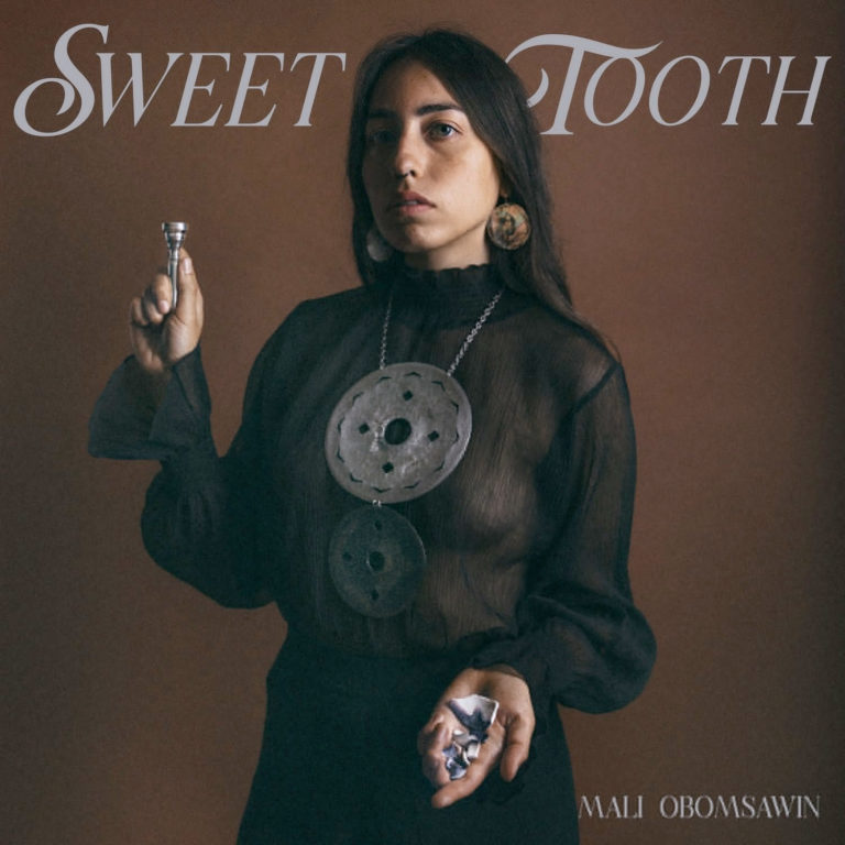 MALI OBOMSAWIN: Sweet Tooth - kulturní magazín Uni